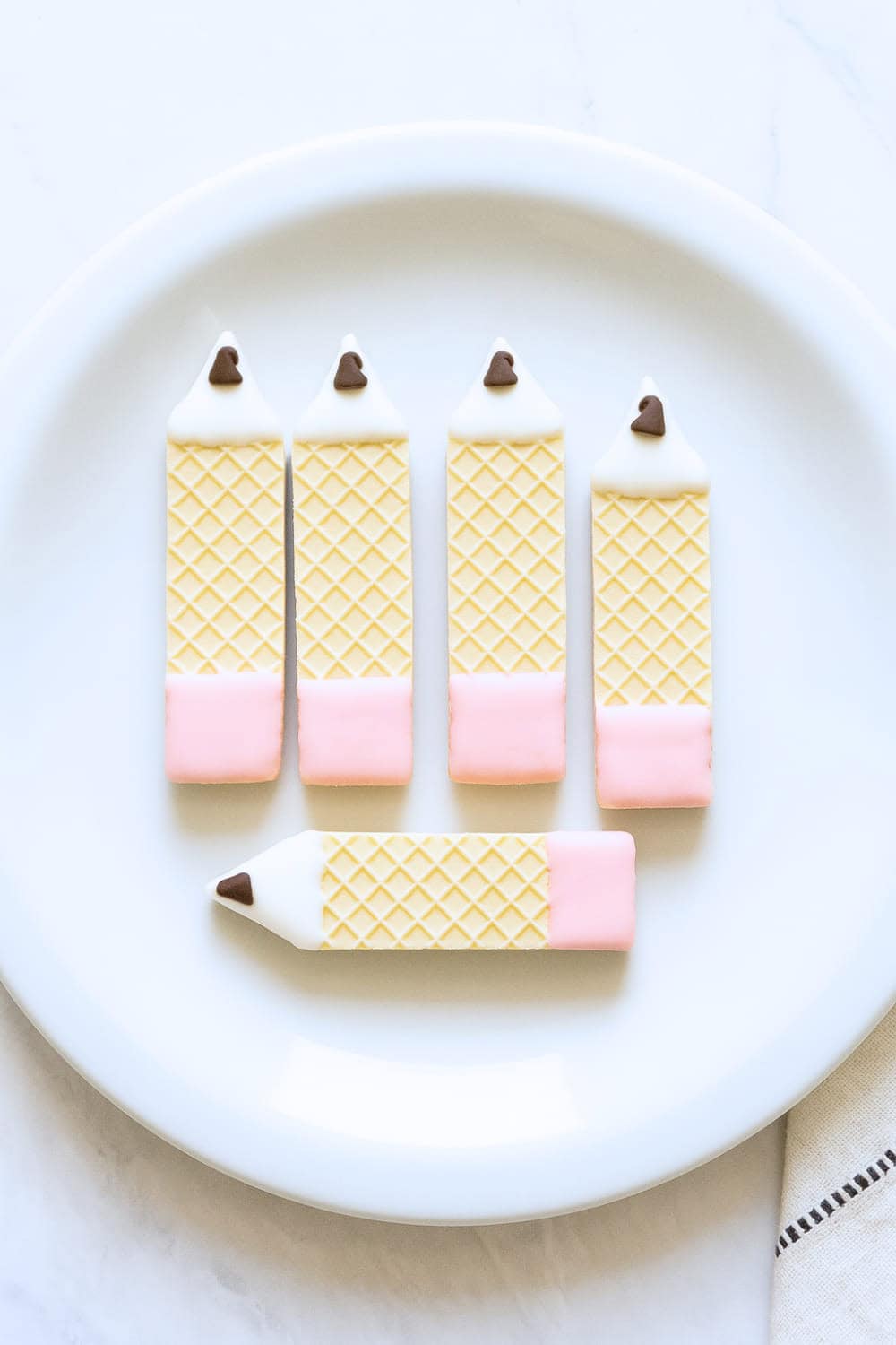 24 Cute School Treats for a Classroom Party