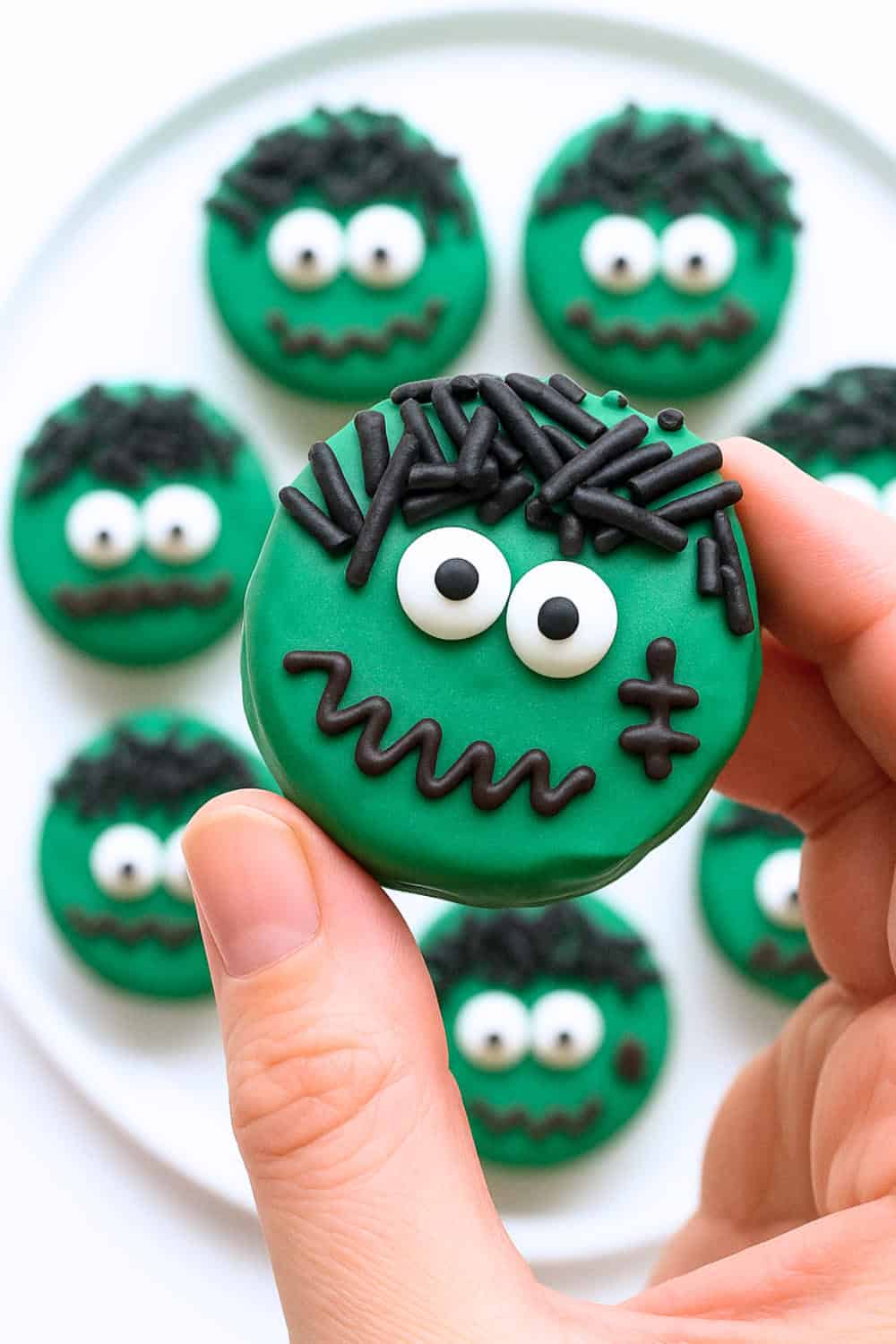 The Cutest Halloween Oreo Recipes (Cookies, Balls, Treats and More)